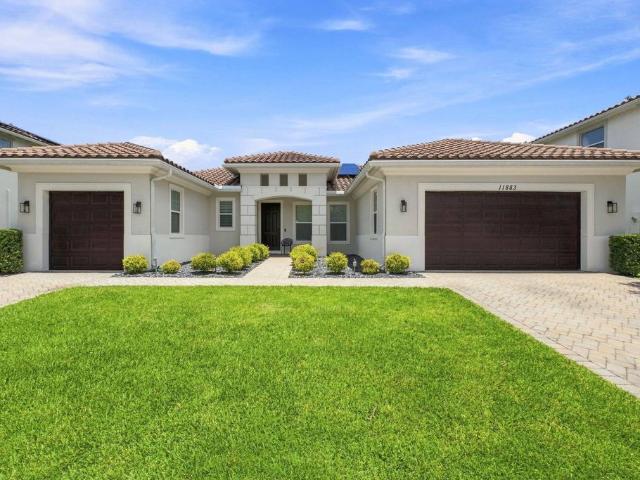 4 bedroom luxury Villa for sale in Parkland, Florida