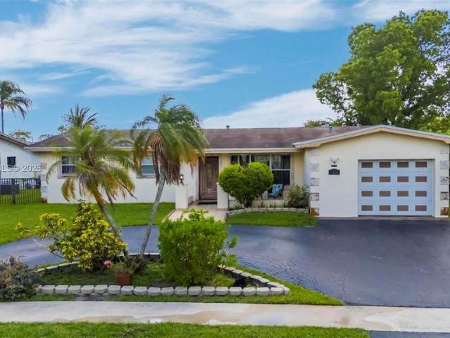 4 bedroom luxury Villa for sale in Pembroke Pines, Florida