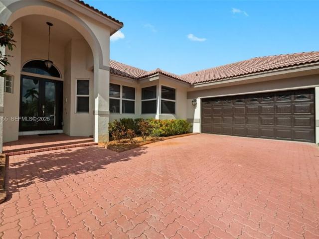 4 bedroom luxury Villa for sale in Pembroke Pines, Florida