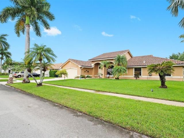 4 bedroom luxury Villa for sale in Pembroke Pines, Florida