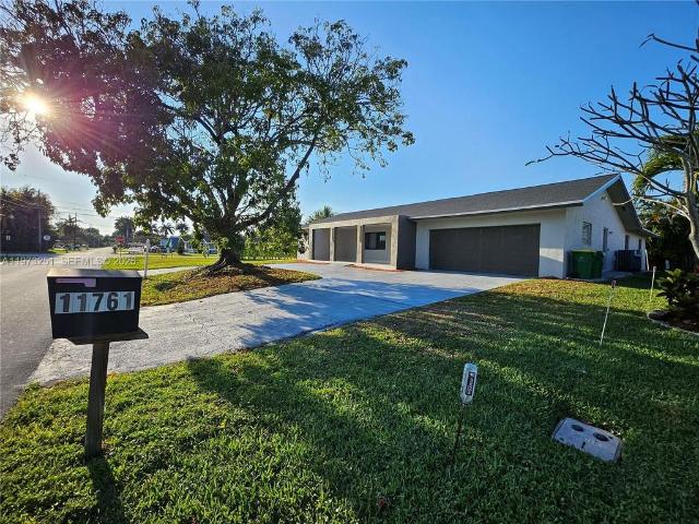 4 bedroom luxury Villa for sale in Plantation, Florida
