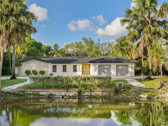 4 bedroom luxury Villa for sale in Plantation, Florida