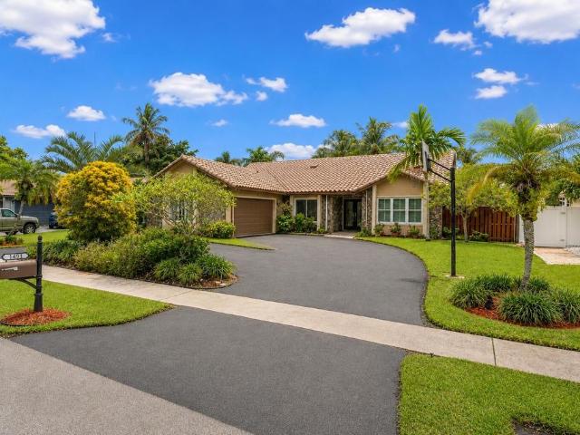 4 bedroom luxury Villa for sale in Plantation, Florida