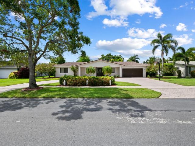 4 bedroom luxury Villa for sale in Plantation, Florida