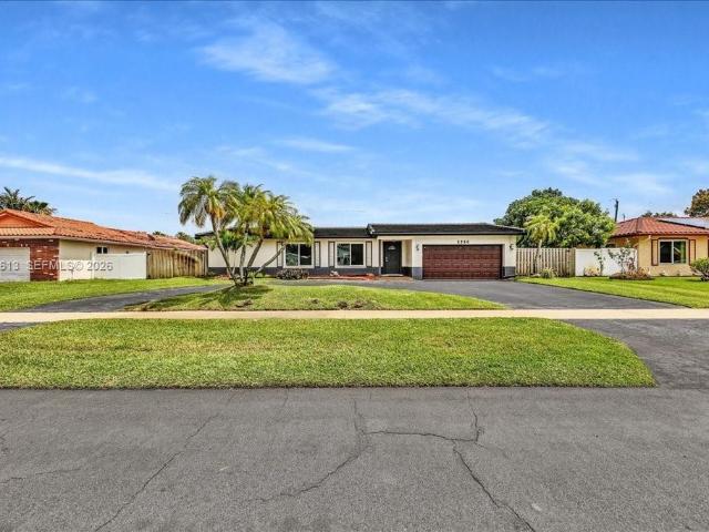 4 bedroom luxury Villa for sale in Plantation, Florida