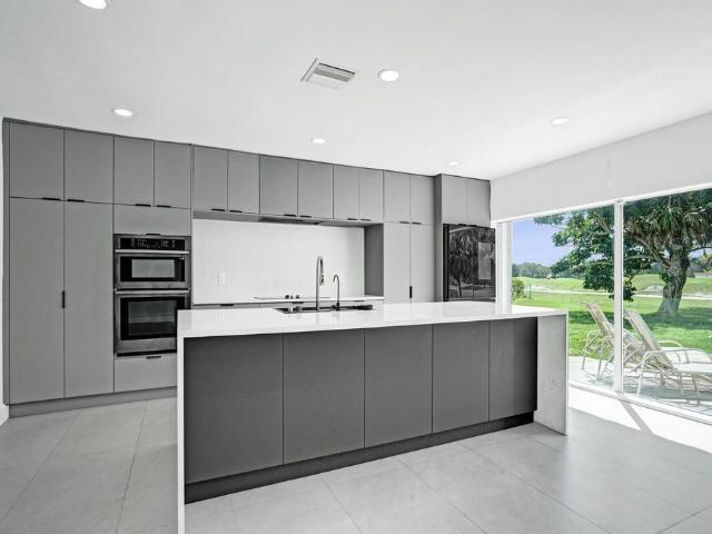 4 bedroom luxury Villa for sale in Plantation, United States