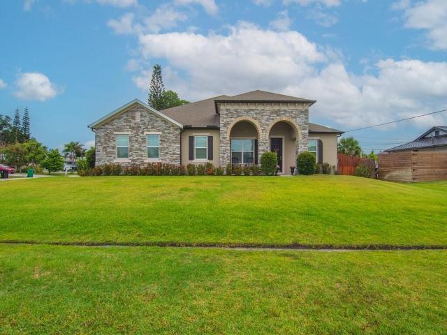 4 bedroom luxury Villa for sale in Port Saint Lucie, Florida