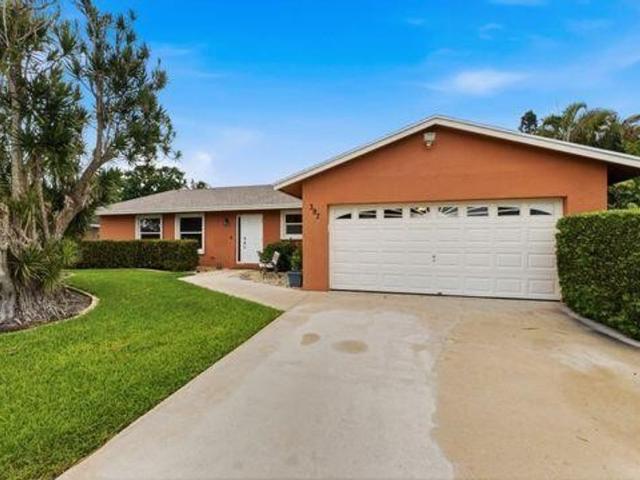 4 bedroom luxury Villa for sale in Royal Palm Beach, Florida