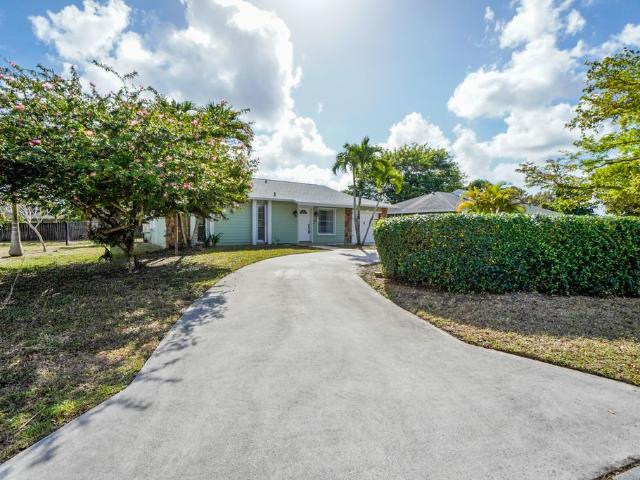 4 bedroom luxury Villa for sale in Royal Palm Beach, Florida