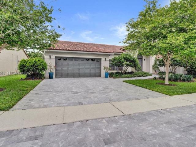 4 bedroom luxury Villa for sale in Sunrise, Florida