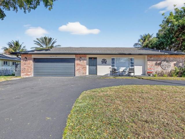 4 bedroom luxury Villa for sale in Tamarac, Florida