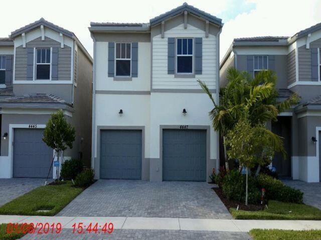 4 bedroom luxury Villa for sale in Tamarac, Florida