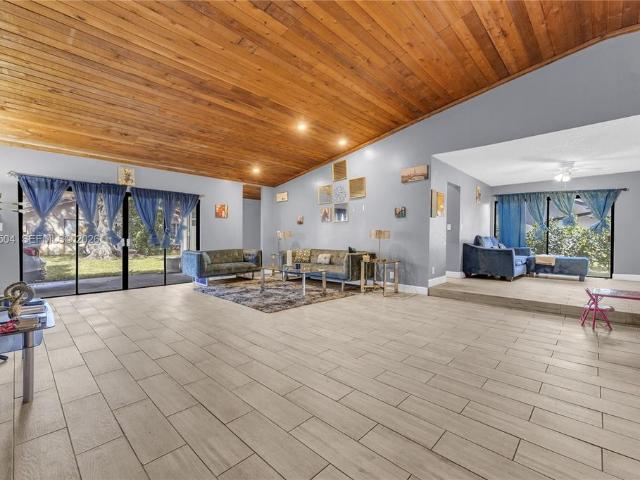 4 bedroom luxury Villa for sale in Tamarac, United States
