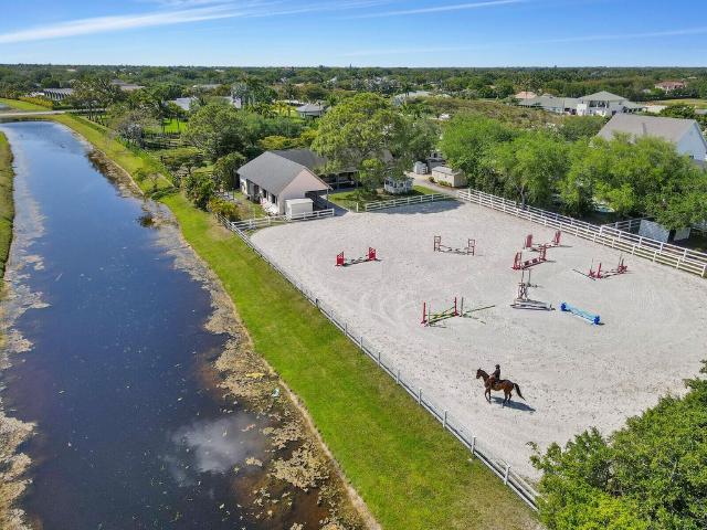 4 bedroom luxury Villa for sale in Wellington, Florida