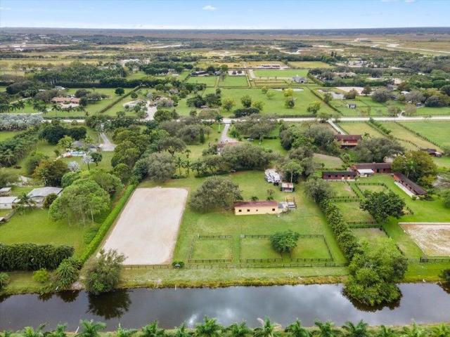 4 bedroom luxury Villa for sale in Wellington, Florida