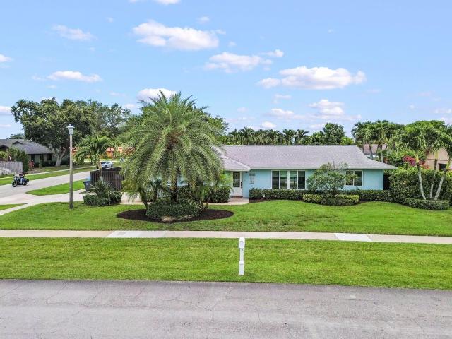 4 bedroom luxury Villa for sale in Wellington, Florida