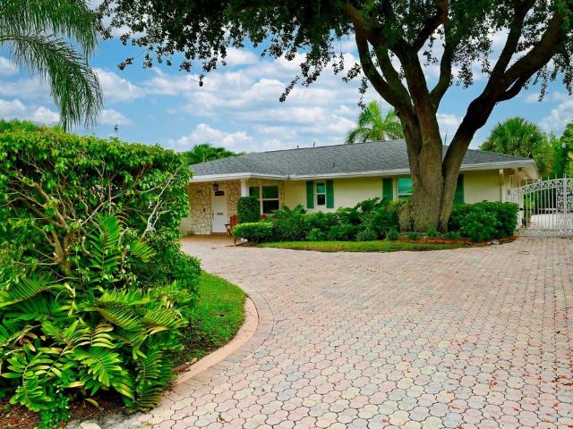 4 bedroom luxury Villa for sale in West Palm Beach, Florida