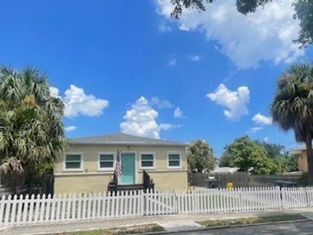 4 bedroom luxury Villa for sale in West Palm Beach, Florida