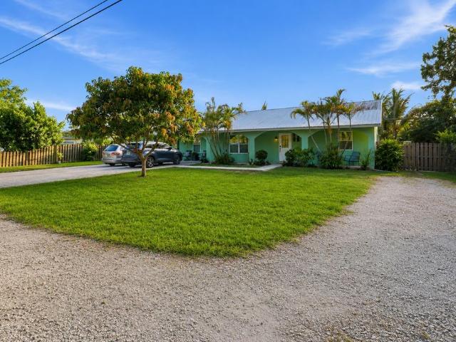 4 bedroom luxury Villa for sale in West Palm Beach, Florida