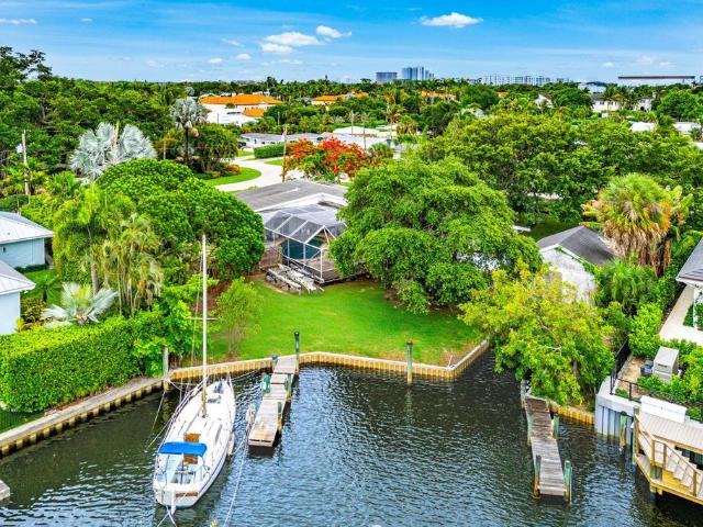 4 bedroom luxury Villa for sale in West Palm Beach, Florida