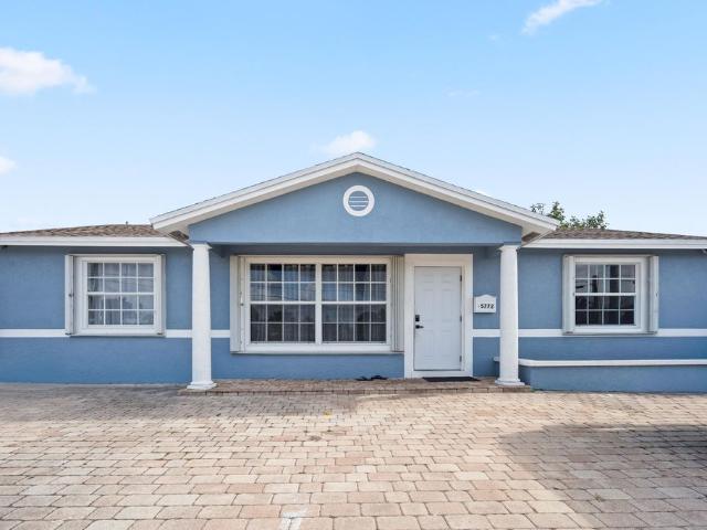 4 bedroom luxury Villa for sale in West Palm Beach, Florida