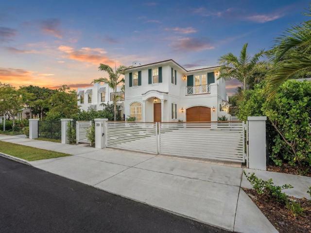 4 bedroom luxury Villa for sale in West Palm Beach, Florida