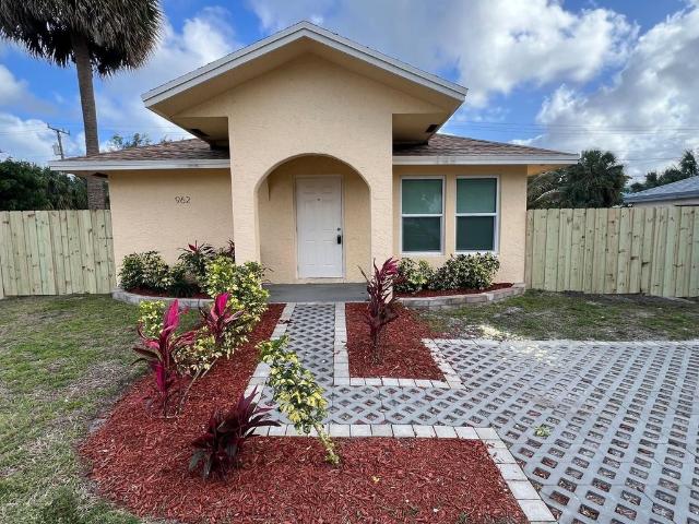 4 bedroom luxury Villa for sale in West Palm Beach, Florida