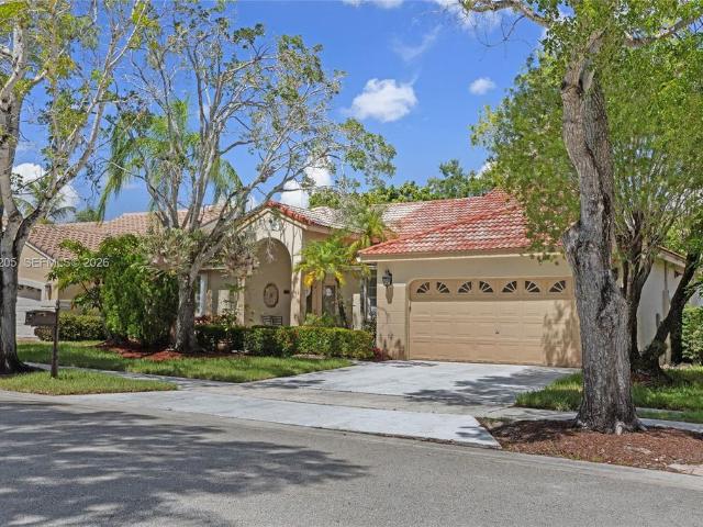 4 bedroom luxury Villa for sale in Weston, Florida