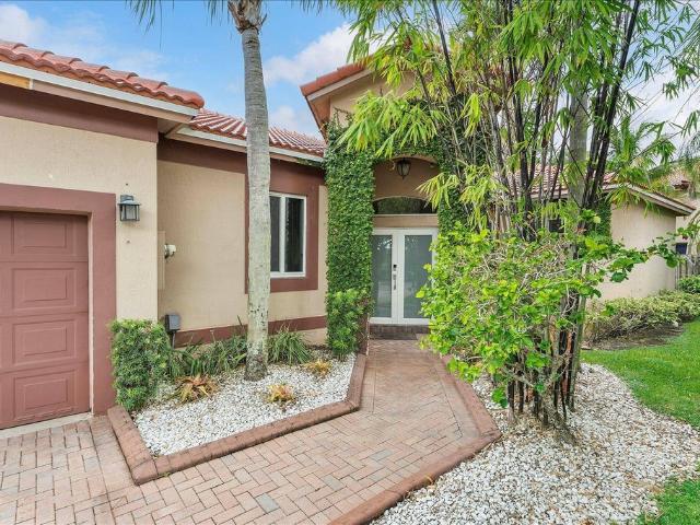 4 bedroom luxury Villa for sale in Weston, Florida