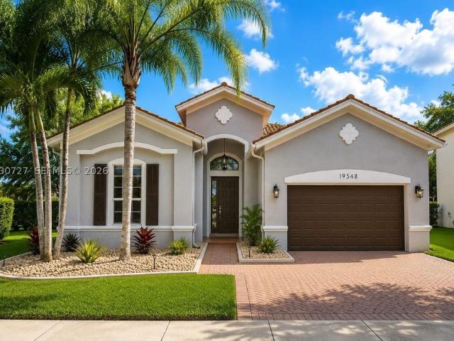 4 bedroom luxury Villa for sale in Weston, Florida