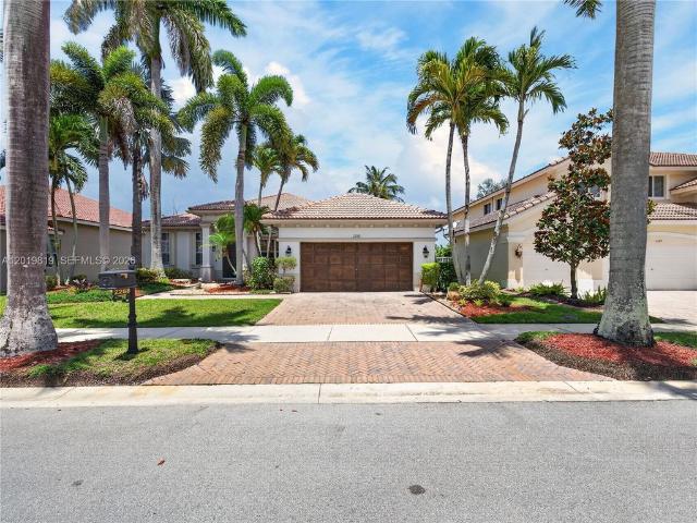 4 bedroom luxury Villa for sale in Weston, Florida