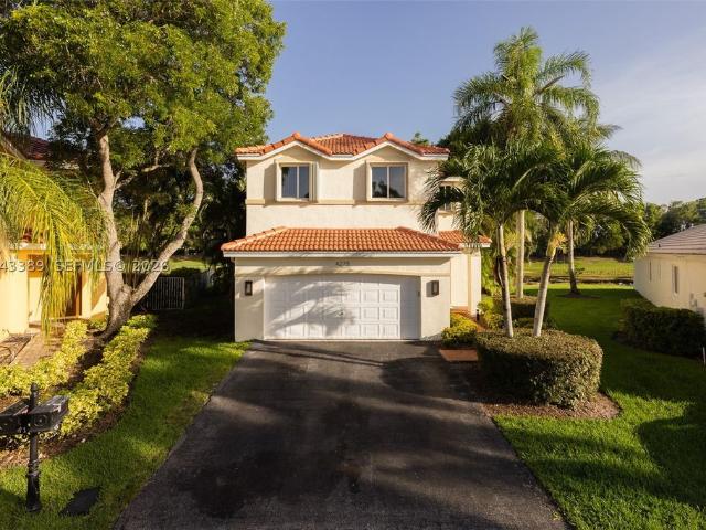 4 bedroom luxury Villa for sale in Weston, Florida