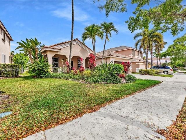 4 bedroom luxury Villa for sale in Weston, Florida