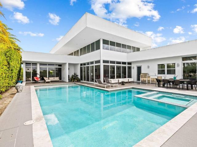 5 bedroom luxury Villa for sale in Weston, United States