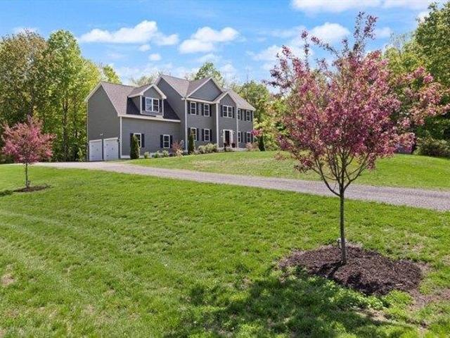 4 bedroom, Lunenburg MA 01462 LS102779729