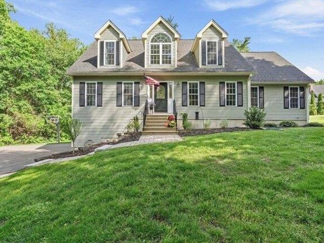 4 bedroom, Lunenburg MA 01462 103220650