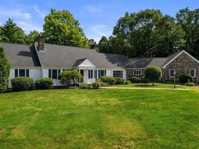 4 bedroom, Lunenburg MA 01462 105228983