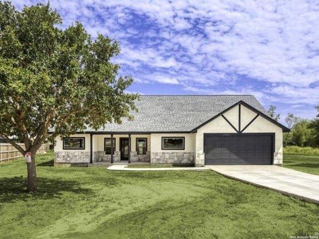 4 bedroom, Lytle TX 78052 94142353