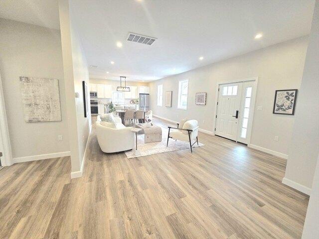 4 bedroom, Lynn MA 01905 102410294