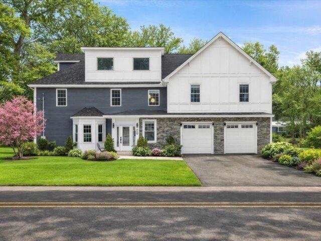 4 bedroom, Lynnfield MA 01940 102411711