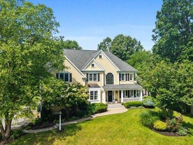 4 bedroom, Lynnfield MA 01940 105105106