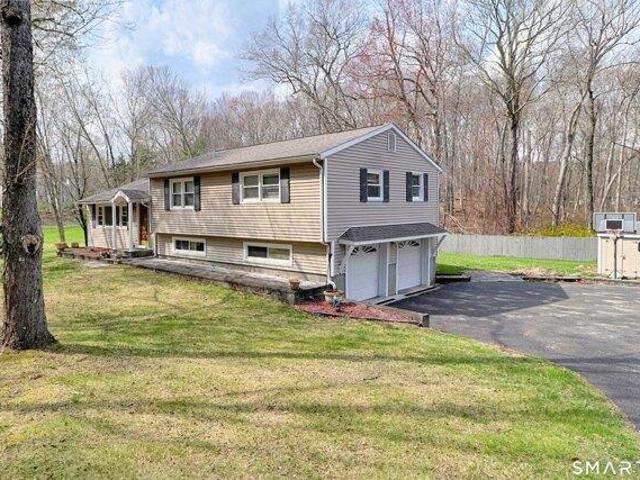 4 bedroom, Monroe CT 06468 102778134