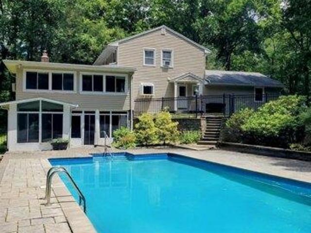 4 bedroom, Monroe CT 06468 104075424