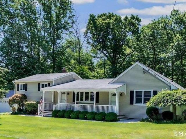 4 bedroom, Monroe CT 06468 104810846