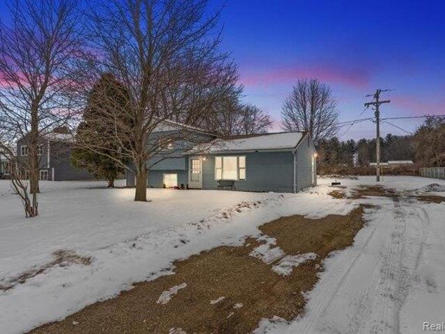 4 bedroom, Montrose MI 48457 89487214