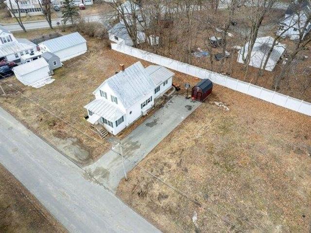 4 bedroom, Madison ME 04950 LS102828206