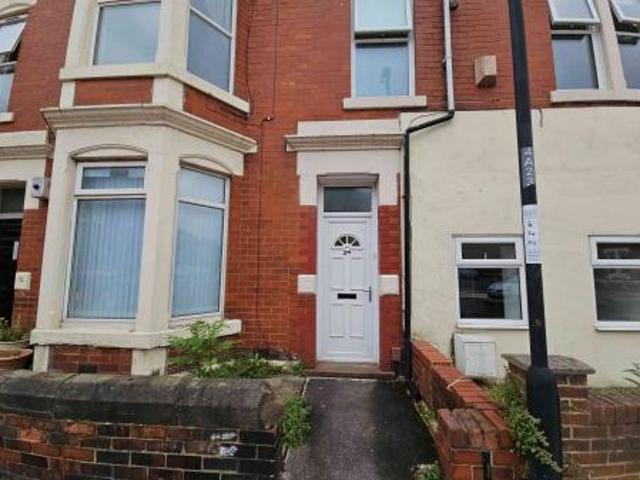4 bedroom Maisonette To Let