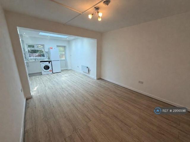 4 bedroom maisonette to rent