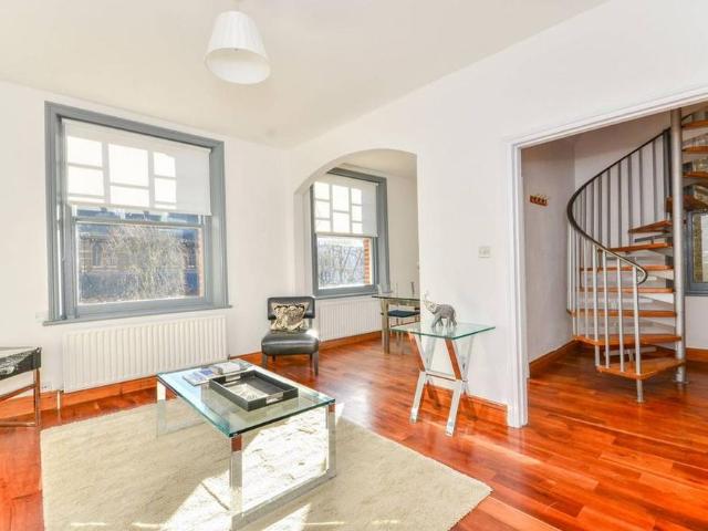4 bedroom maisonette to rent
