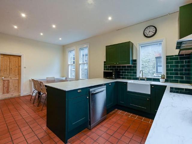 4 bedroom maisonette to rent